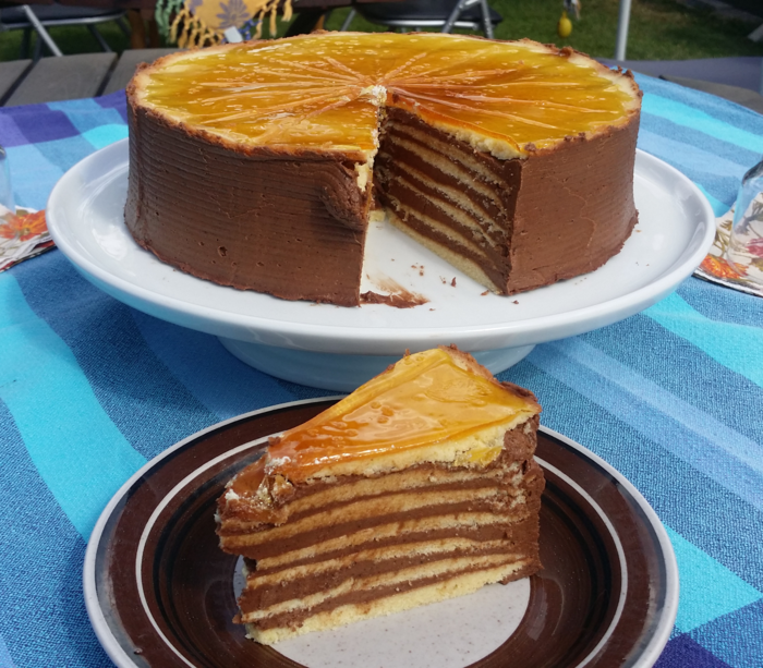 Doboschtorte med rårörd smörkräm :: Bakomaten